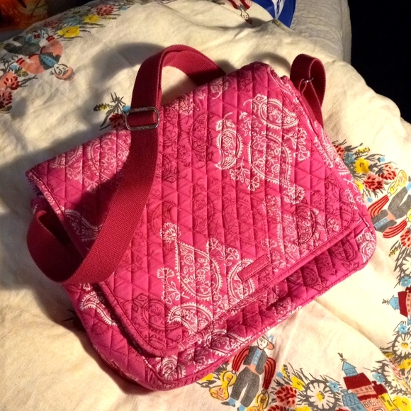 Vera Bradley | Bags | Vera Bradley Pink Paisley Quilted Messenger Bag ...